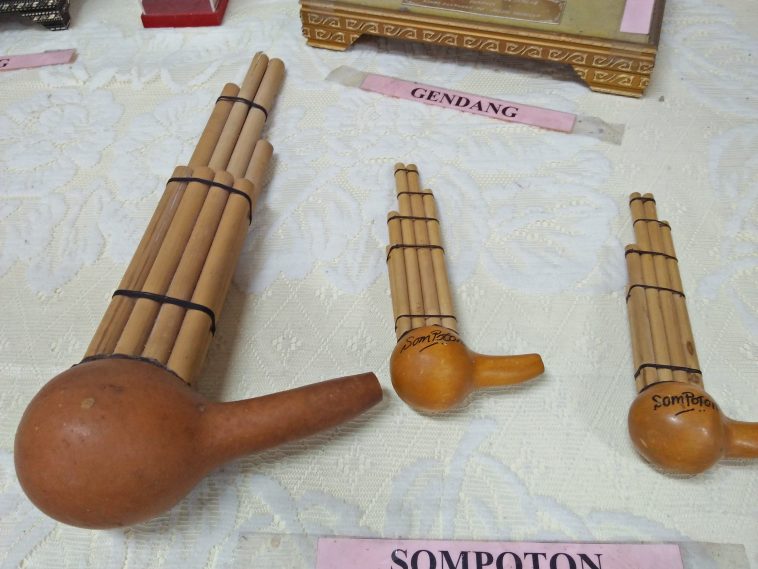 Alat Muzik Sompoton: Cara Main dan Keunikan - MyHaluan